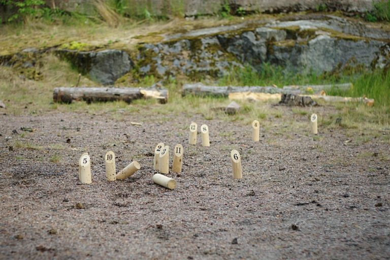Mölkky: A Beginner's Gude to the Exciting Yard Game - Fresh Hobby