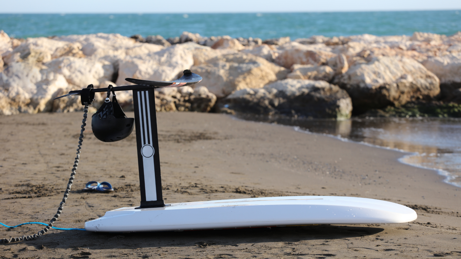 Foilboarding | A Beginner's Guide to Surfing Above the Water - Fresh Hobby