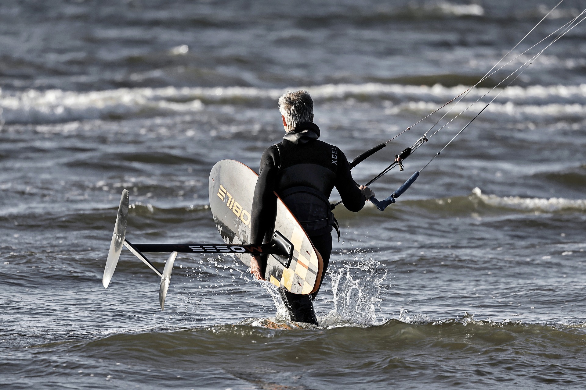 Foilboarding | A Beginner's Guide to Surfing Above the Water - Fresh Hobby